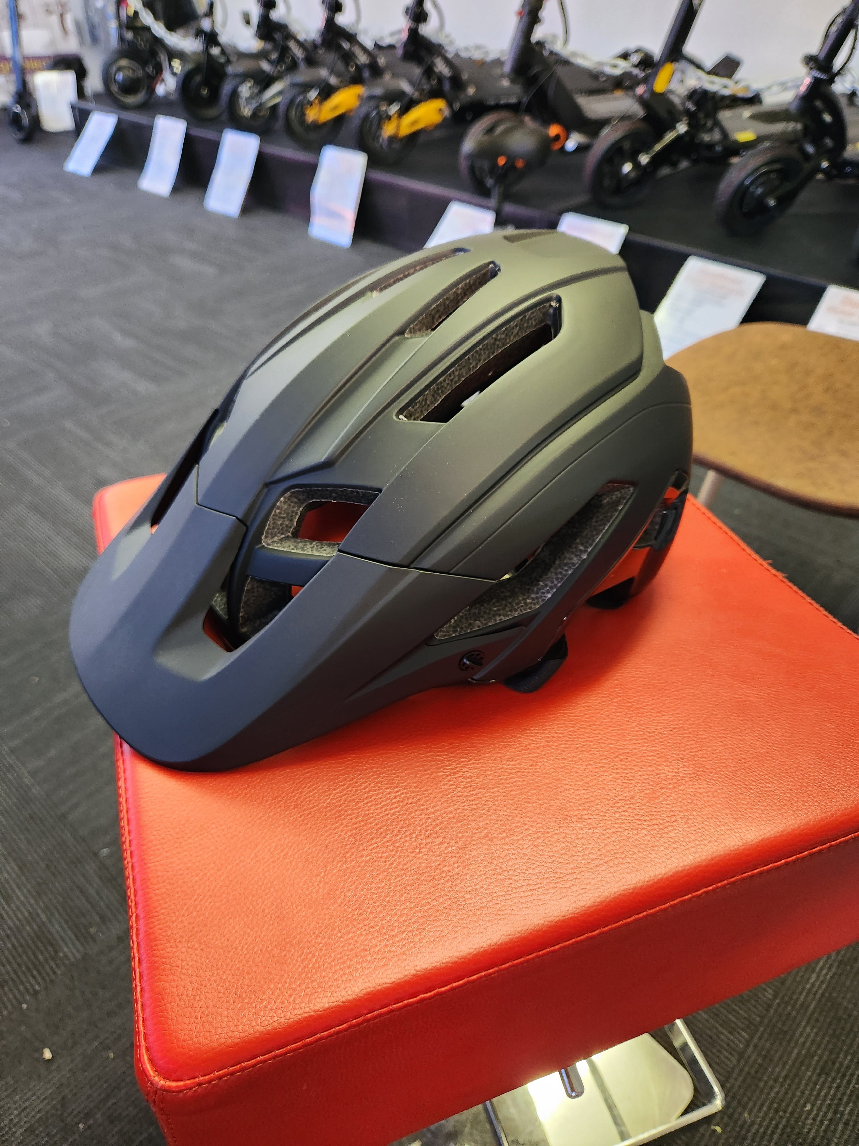 Helmet – escoozzi