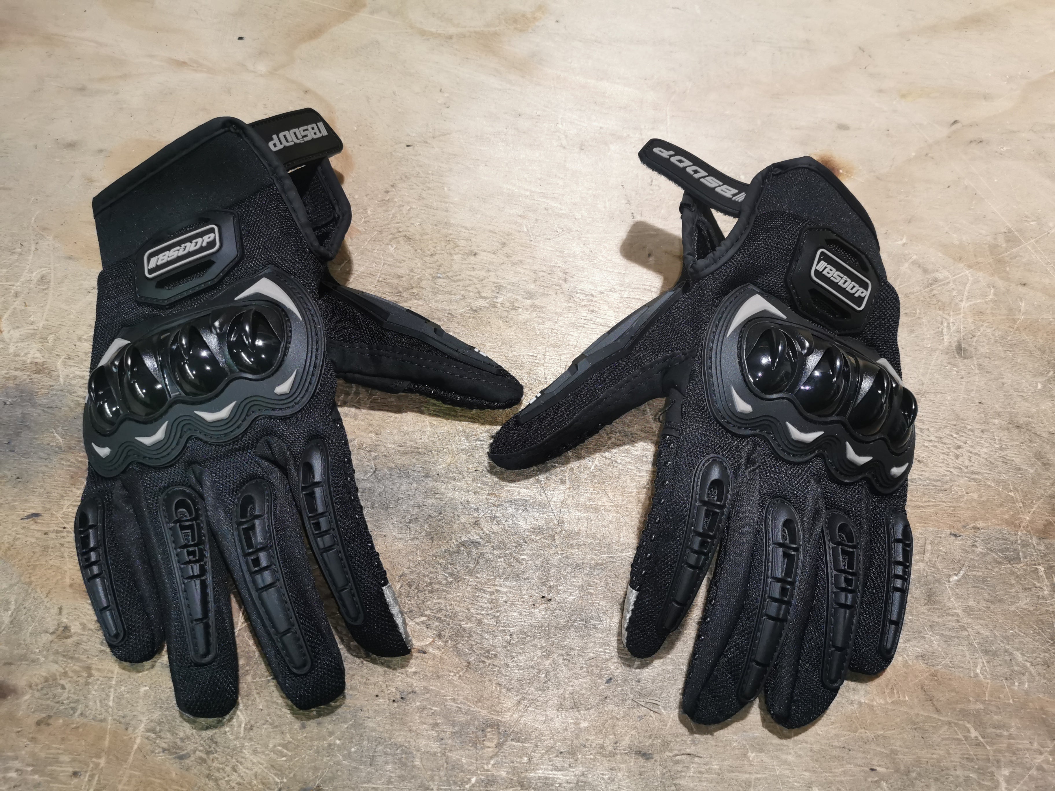 Riding gloves – escoozzi